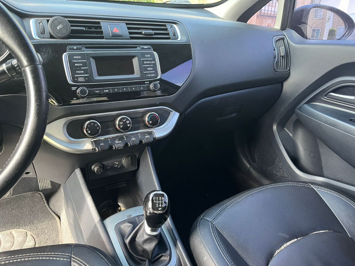 KIA RIO 2017 - GP Autos Guatemala